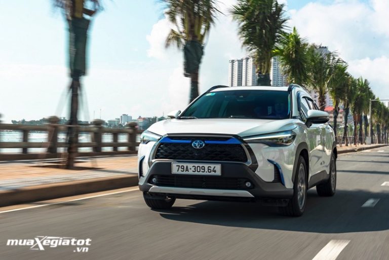 1 tỷ đồng, chọn Mitsubishi Outlander hay Toyota Corolla Cross?
