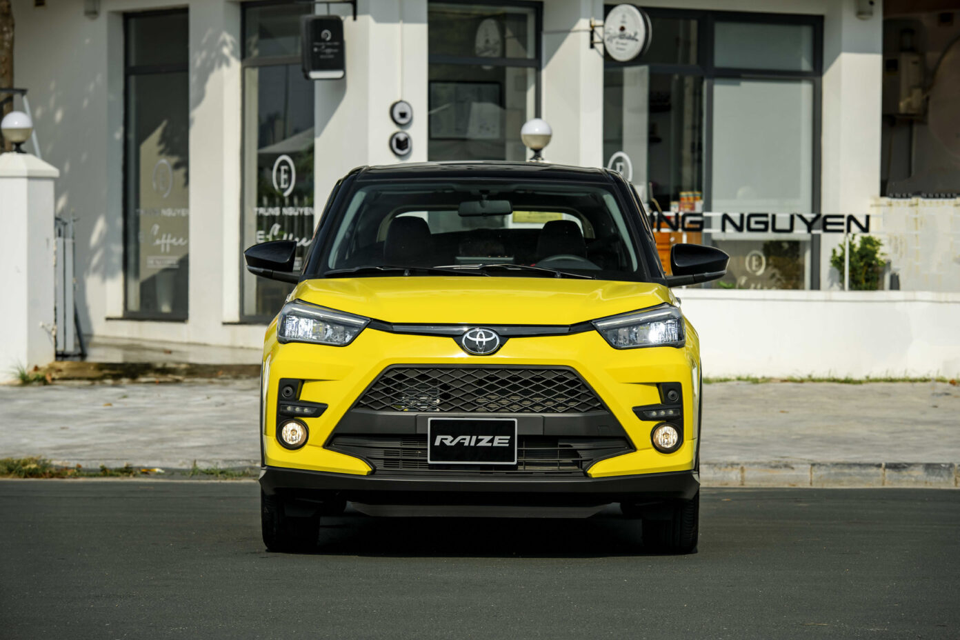 So sánh SUV cỡ nhỏ Hyundai Venue và Toyota Raize - “Kẻ tám lạng, người ...