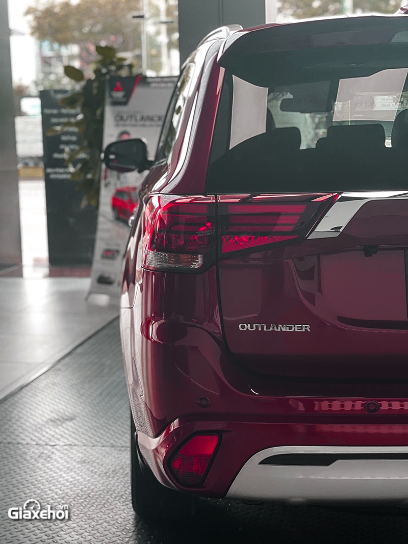 Mitsubishi Outlander 2025: Giá lăn bánh khuyến mãi - Đánh giá TSKT ...