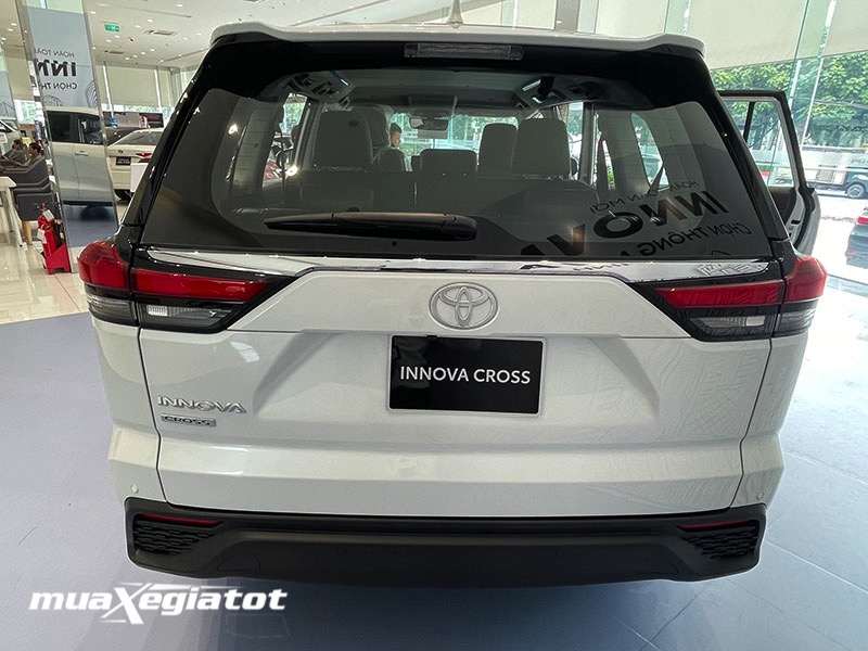 So sánh Toyota Innova Cross và Hyundai Custin - Chọn xe nào khi chênh ...